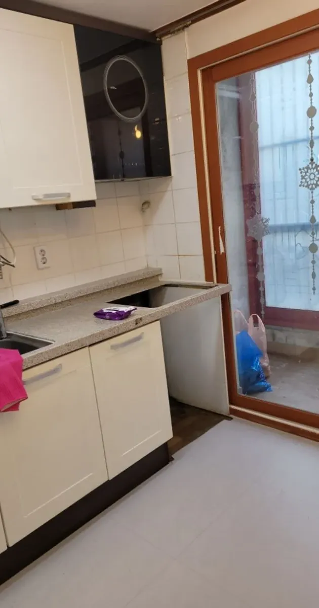 견적받고 하루만에 오셔서 고장난 빌트인 세탁기를 빠르고 안전하게 철거해주셨어요 멋진 형제 사장님들 두분이서 친절하시고 슈퍼맨처럼
