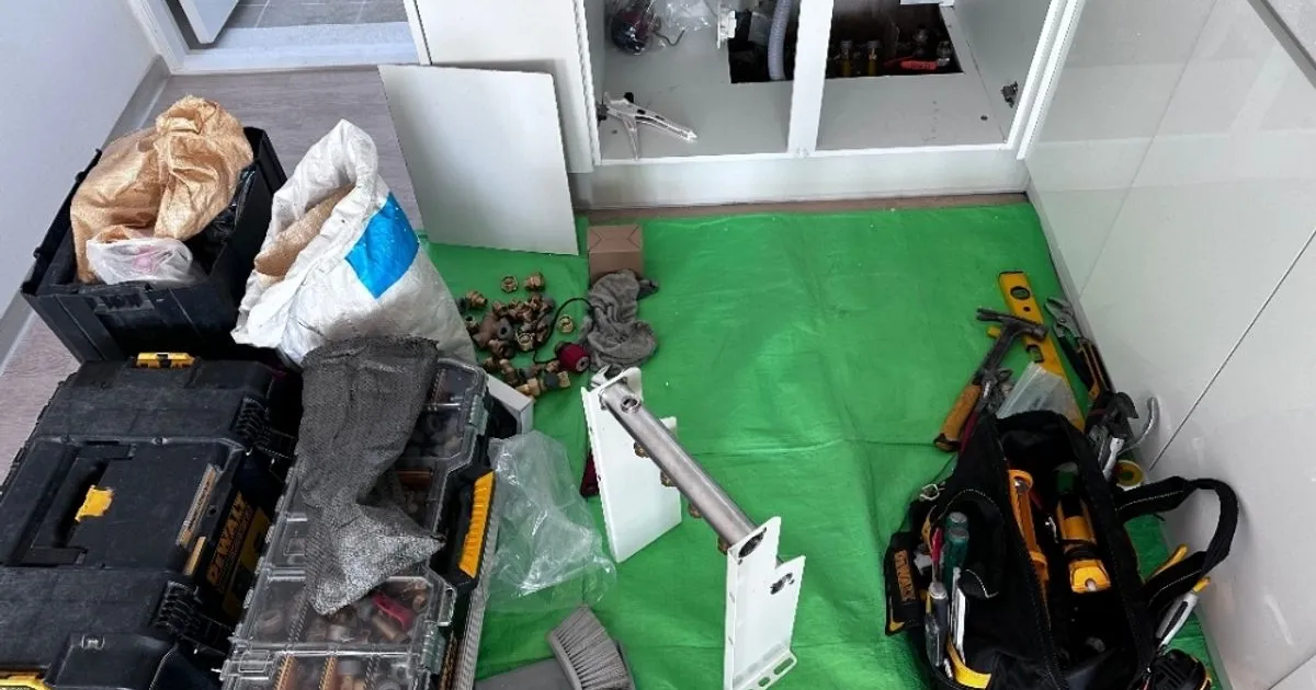 하루안에 혼자서 젊은분이 꼼꼼하게 작업해주셨어요 분배기교체 수전공사 깔끔하고 신속해서 좋았습니다 또 관련된 일 발생하면