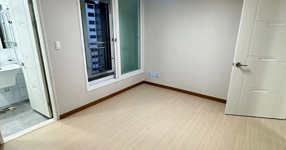 여러군데를 비교해서 진행하였는데 만족도가 너무 높아 다음에도 이용할 예정입니다 청소전부터 중간중간 진행상황및 설명을 꼼꼼히 해