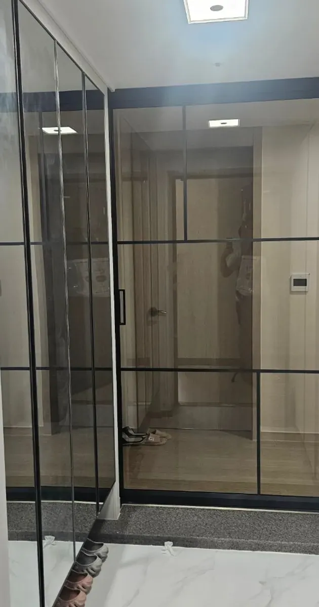 중문때문에 여러군데 견적도 내보고 알아보았는데 경도중문이 가장 가격면에서 합리적이면서 퀄리티 또한 어마무시 했습니다주변