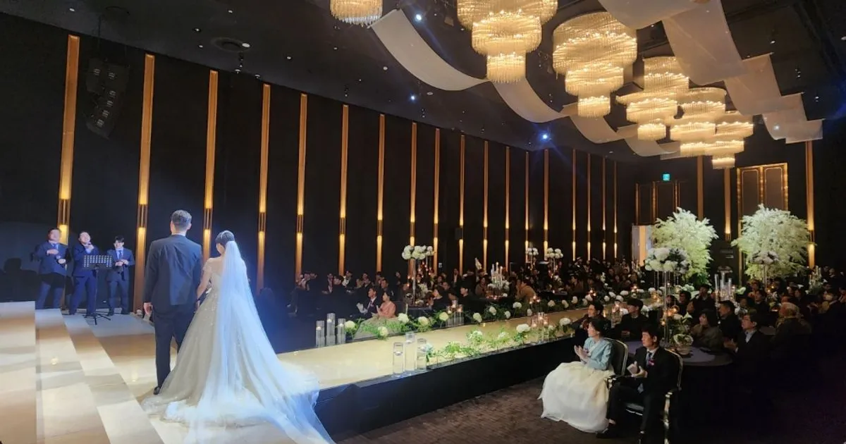 이수한고수님 덕분에 결혼식 플래너도 없이 진행하는 결알못이 아무런 걱정없이 결혼식 잘 마쳤습니다 주변에 많이 추천해주고싶네요