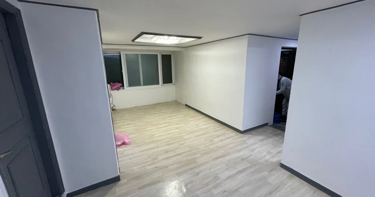 네 급작스럽게 요청드렸는데도 빠른 답변과 친절한 상담 모두 맘에들었습니다 구옥빌라 청소라 쉽지않으셨을텐데 너무 감사드려요 번창하세요 숨고 숨은고수