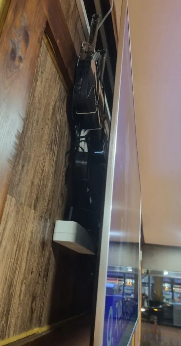 가게를 여러게 준비해보면서 벽걸이 티비 설치를 적어도 다섯번은 햇엇는데 이번 기사님처럼 친절하고 가격도착하고 꼼꼼하고 작업에