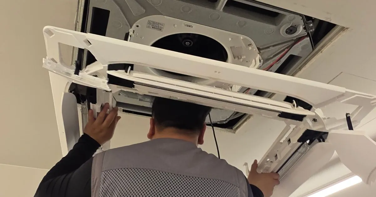 역시 전문가의 솜씨는 다르네요 가게 운영시간때문에 야간작업 요청했는데 시간 맞춰 오셔서 착착 진행해주셨어요~ 너무 친절하셨고 아무튼 덕분에 에어컨이 깨끗해졌습니다