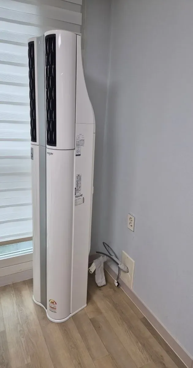 우선 가격도 합리적이고 작업도 별 말씀없이 알아서 딱 깔끔하고 확실하게 해주셨습니다 군더더기 하나없는 완벽한 고수의 작업이었습니다 에어컨 설치는 꼭 이 기사님