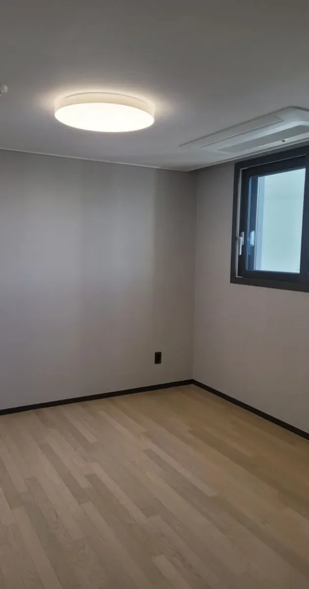 꼼꼼하게 작업해주시며 미비사항에 대해 청소 요청하였을때 바로 수긍하고 청소를 다시 진행해주셔서 매우 만족 했습니다 계속
