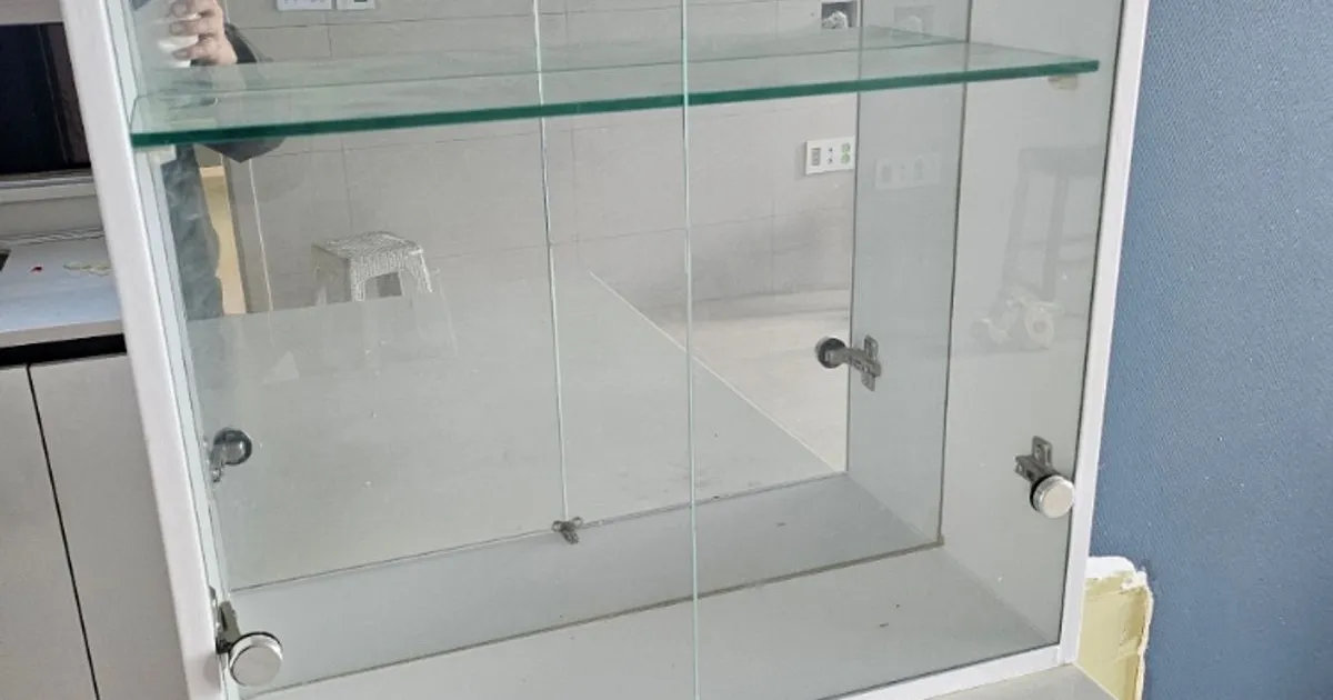 약속시간도 칼같이 지키시고 아일랜드장 상태가 안 좋았는데 기존 필름지 깔끔하게 제거하고 평평하게 촥 감기게 붙여주셨어요 집안 분위기가 화사해졌어요 감사합니다 숨고