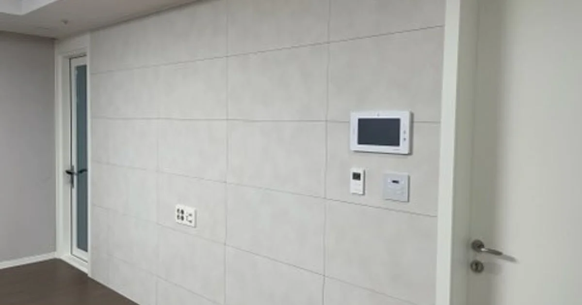 이사갈 집이 너무 어두워서 밝게 분위기를 바꾸고 싶어 필름 시공을 계획했으나 가격의 압박이 좀 있었는데요 두군데 정도 견적을