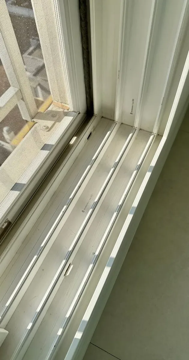 청소 진행 상황을 카톡으로 알려주셔서 좋았어요 인테리어 공사 하자 부분도 사진찍어 알려주셔서 보수 받을 수 있게 꼼꼼하게 챙겨주셔서 좋았습니다 숨고 숨은고수