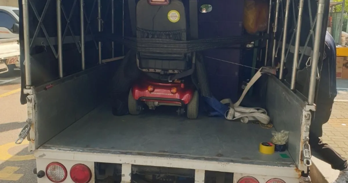 노인전동차를 시골로 보내야 되는데 트럭이 없어서 여기저기 알아보다 선택했는데 잘한거 같아요 문의드리는 순간부터 배송완료까지