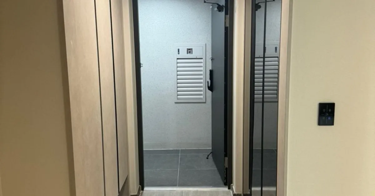약속한 시간에 오셔서 빠르게 후딱 설치해주십니다 설치도 매우 깔끔하게 잘 되었구 가격도 타업체에 비해 합리적이고 좋았습니다
