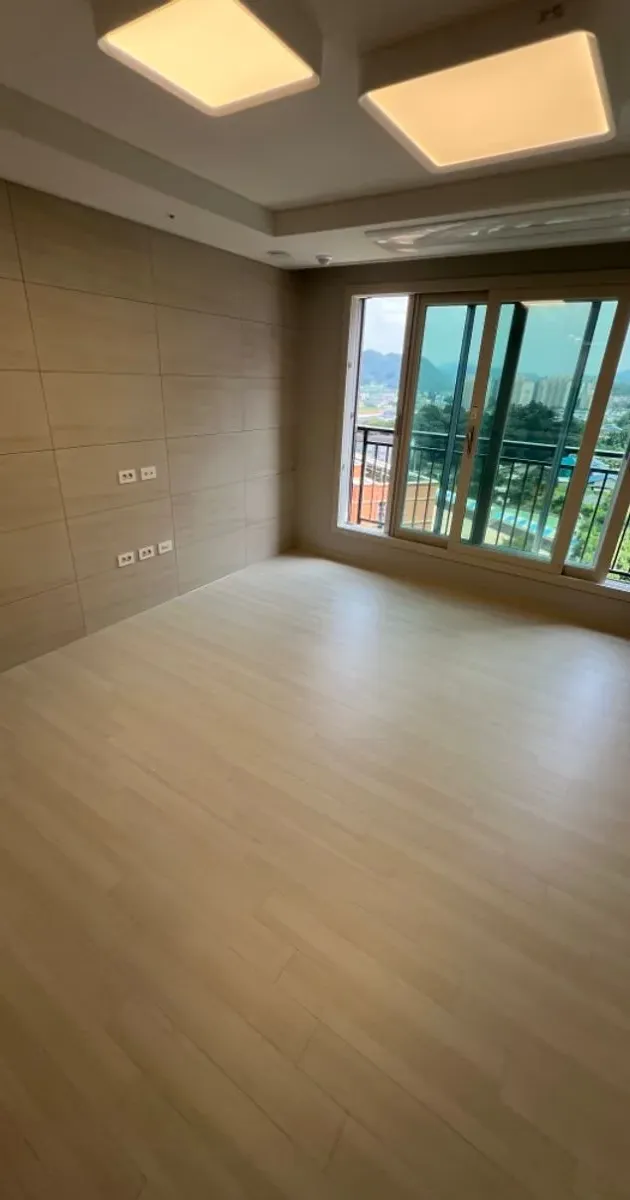 시간도 잘 지켜주시고 더운날 열심히 깨끗하게 청소해주셨어요 덕분에 새집에 기분 좋게 이사할 수 있을것 같습니다 감사합니다