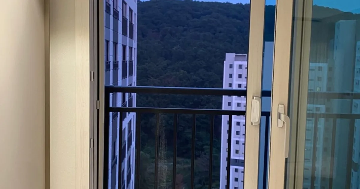 입주 전에 빠르고 합리적인 가격으로 진행해주셨습니다~ 미세방충망과 물구멍 막음도 같이 해주셔서 안심됩니다 기존 방충망에 비해