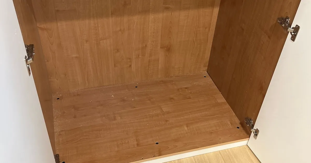 붙박이 아래쪽이 다 연결되어있어서 철거가 힘들어서 요청드렸는데 가장 합리적인 가격 제시해주셨구 와서 빠르게 철거 잘 해주시고