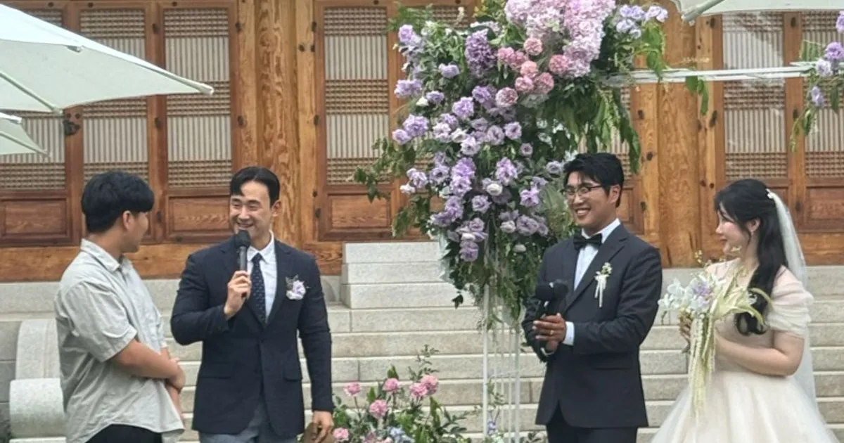 하객분들이 다들 누구냐고 물어봤어요 든든한 사회자분이셨습니다 결혼준비로 많이 정보를 못드린거같아 죄송했는데 준비를 잘 해