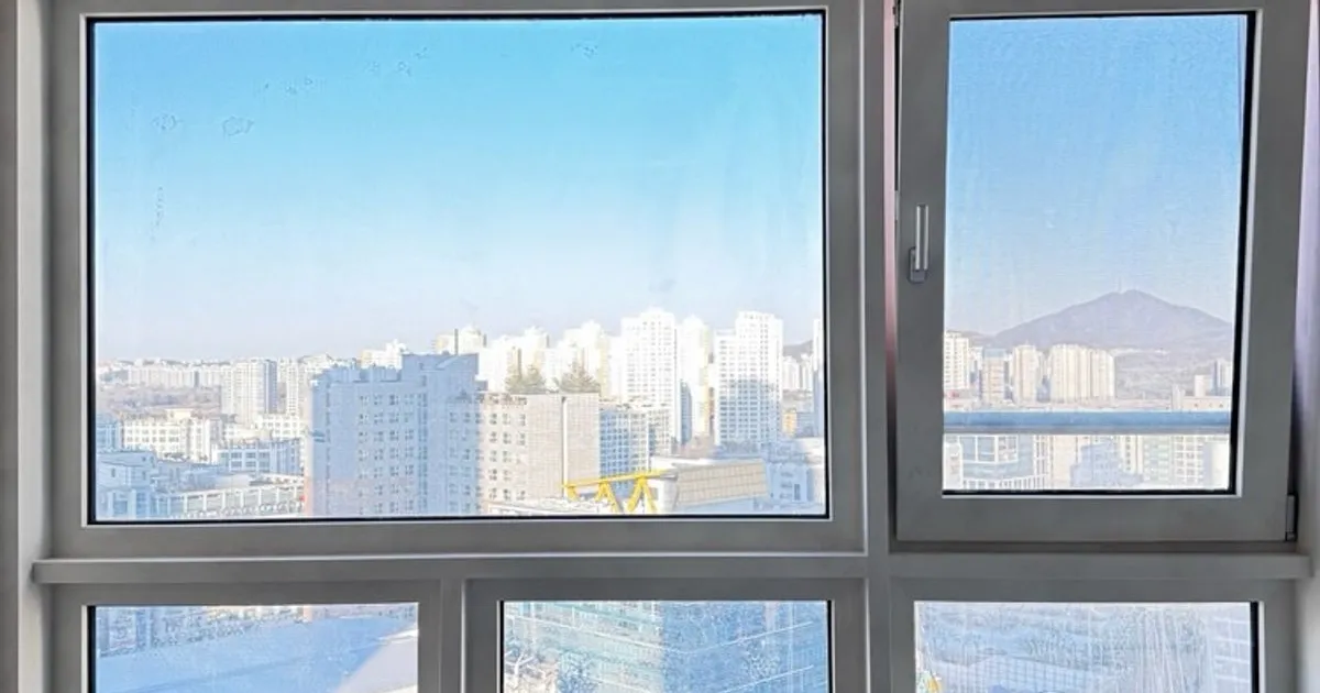 38평형 이틀 소요되었고 마감도 결과물도 전체적으로 엄청잘나왔습니다 방문하셔서 견적내주셨고 비용도 합리적입니다 필름업체선정으로
