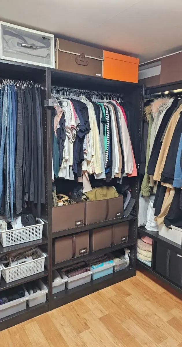 저희집은 정말 짐이 많습니다 제가 맥시멀리스트거든요 2년전쯤에도 정리수납서비스를 다른분께 받아보았으나 유지가 잘 되지