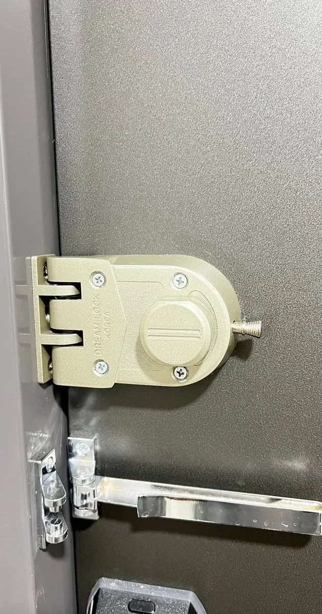 급히 요청드렸는데 챗 상담도 매우 빠르게 해주셨고 다음날 오전에 바로 가능하다고 하셔서 바로 진행해주셨어요 설명도 친절히 잘 해주시고 덕분에 조금더 안전해진 느낌 입니다