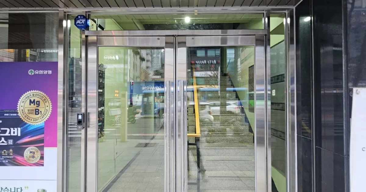 여러 업체 견적을 받아보았고 가격이 가장 합리적이었습니다 요청사항 잘 들어주셨으며진행과정에서 열심히 해주셨습니다 완성 문 만족도 높았으며 늦게까지 수고해주셨습니다