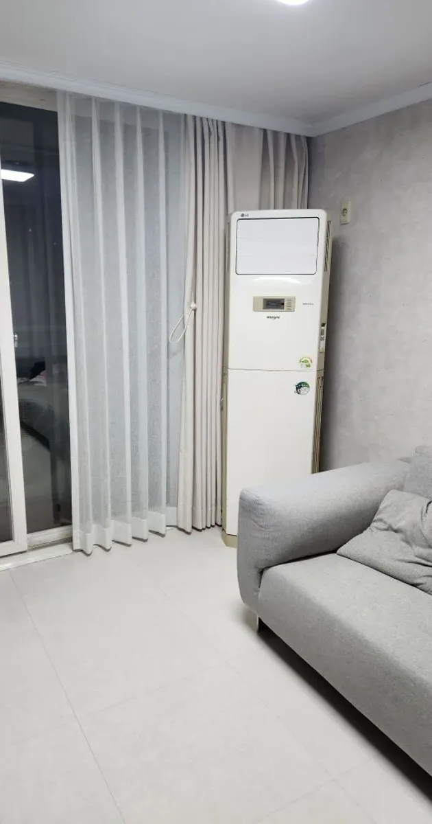 상담부터 시공까지 모두 완벽하게 진행해주셨습니다 도배 카다로그가 조금 헷갈리게 되어있어서 품번을 잘못 말씀드렸는데도 센스 있게