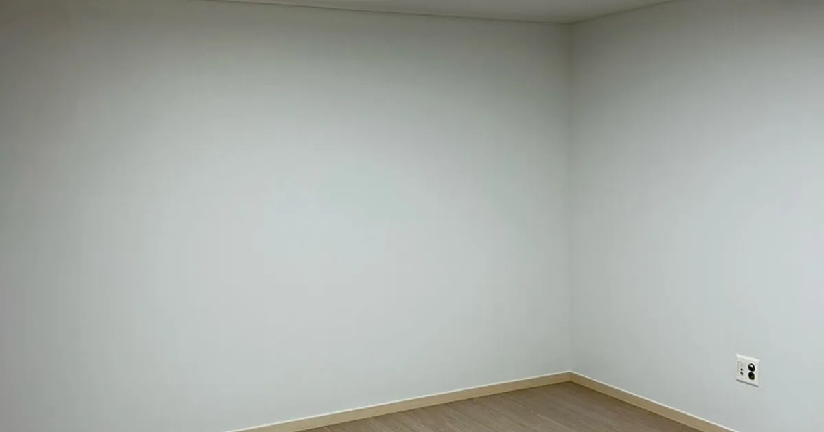 입주할 집에 빨리 청소 맡기고 들어가보고싶었는데 아침일찍부터 시작해주셨고 들어갈 엄두도 안날 집이었는데 꼼꼼히 잘 해주셔서 너무