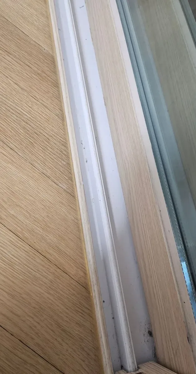 사이청소라 시간이 조금 부족하셨을텐데 시간맞춰 해주셨습니다~ 이사를하고나니 다시 먼지가 쌓이긴했지만 나름 만족합니다 숨고
