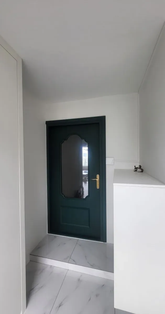 따뜻하고 정성스러운 상담 덕분에 안심하고 인테리어를 맡길 수 있었습니다 기대했던 대로 깔끔하고 세련된 시공이 이루어져 결과에 매우 만족해요 특히 작은 부분까지 세심하게