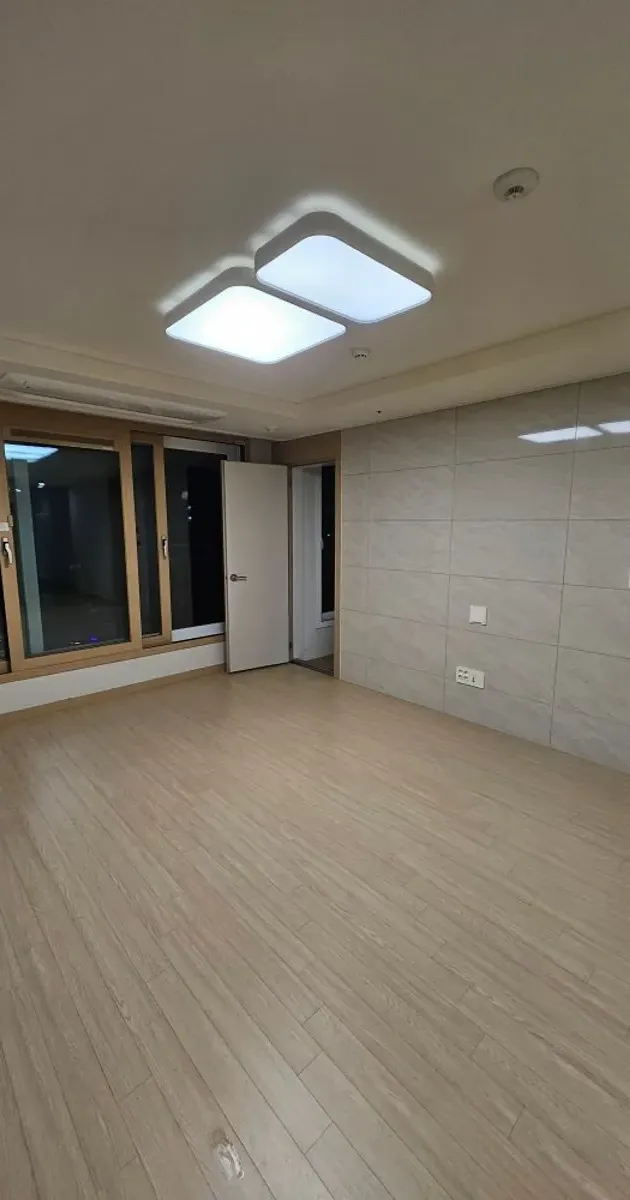 이사하는곳에 찌든때가많았는데 꼼꼼히 잘 청소해주셨고 에어컨은 생각도 못하고있었는데 저렴한가격이라 입주청소할때 그냥 추가해버렸네요
