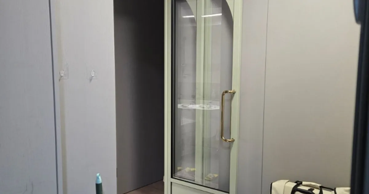 처음에 실장님과 소통오류로 시공일정잡는데 살짝 잡음이 있었지만 그래도 시공을 너무 깔끔하게 잘해주셔서 만족스러웠어요 컬러선택할때도 까다로운 제 의견까지 다 수용해주셨구요