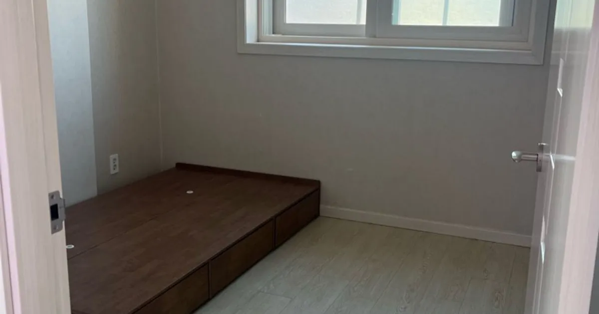 급하게 일정 잡는 건데도 친절하게 상담해주셨고 원하는 시간에 서비스 받을 수 있게 도와주셨습니다 청소는 물론 잘되어있었구요