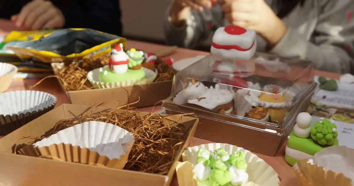 아이 생일파티로 친구들하고 같이 수업받았는데 넘 즐겁게 만들었어요~ 완성품도 귀여워요 친절하게 잘 가르쳐주십니다 숨고 숨은고수