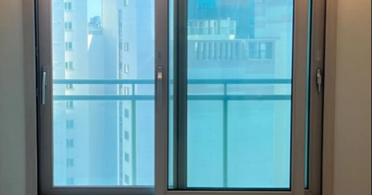 입주청소를 위해 바로홈클린을 이용했는데 정말 만족스러웠습니다 숨고에서 업체를 찾아봤는데 선택이 정말 잘 된 것 같아요 올 인테리어 후라 집안 곳곳에 먼지와 지저분한