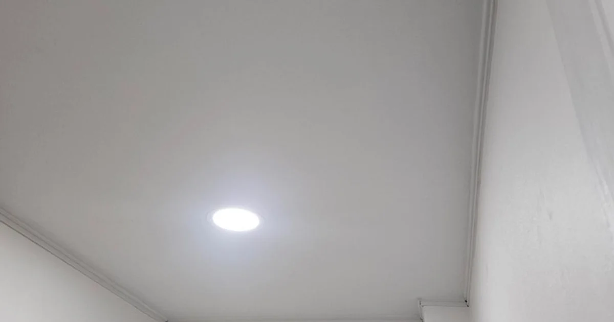 윗집에서 누수가 있어서 벽지 오염이 되는바람에 여러곳 견적 비교 해봤어요 상담도 제일 친절하시고 제가 잘 모르는 부분까지