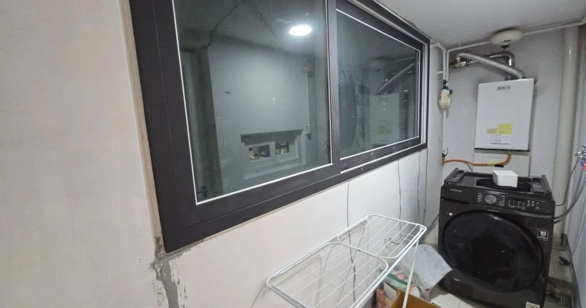 구축 20년된 아파트 외창만 진행했습니다 아침부터 빠르게 작업해주셨어요 2주일 정도 지났는데 확실히 외풍도 소음도 줄었고