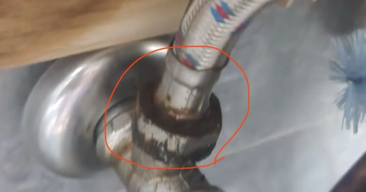 세면대 벨브에 물이세서 수전과 벨브교체했어요녹이 많이 쓸어서 걱정했는데 최선을 다해 교체해주셨습니다 고생 많으셨습니다