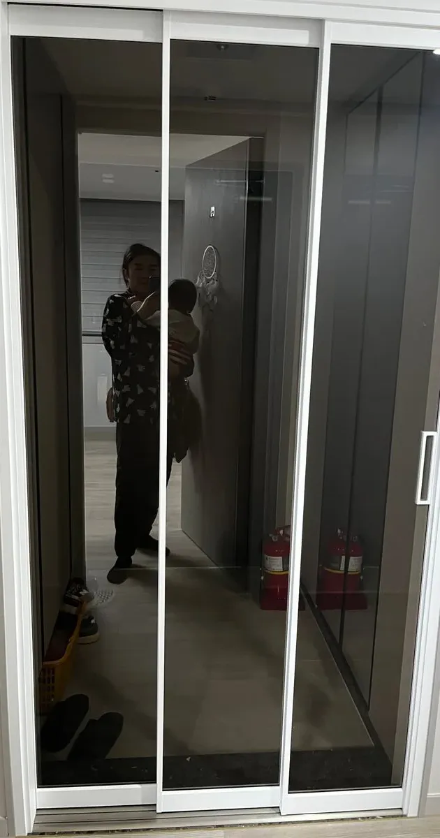 지금사는 집이 자가가 아니라 최대한 저렴한 비용으로 하고 싶었는데 몇군데 알아본결과 너기가 젤 저렴했어요 고민하지마시고 화진유리해서 하세요 대만족입니다 다른 집으로