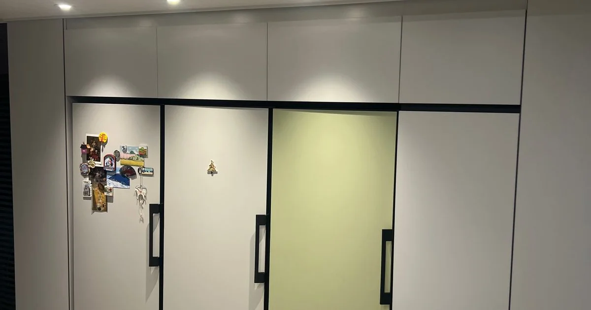 냉장고장 리폼 했고 워낙 경험이 많으셔서 제가 원하는 디자인을 척하니 알아 들으시고 해주셨어요 작업시간도 정확하시고