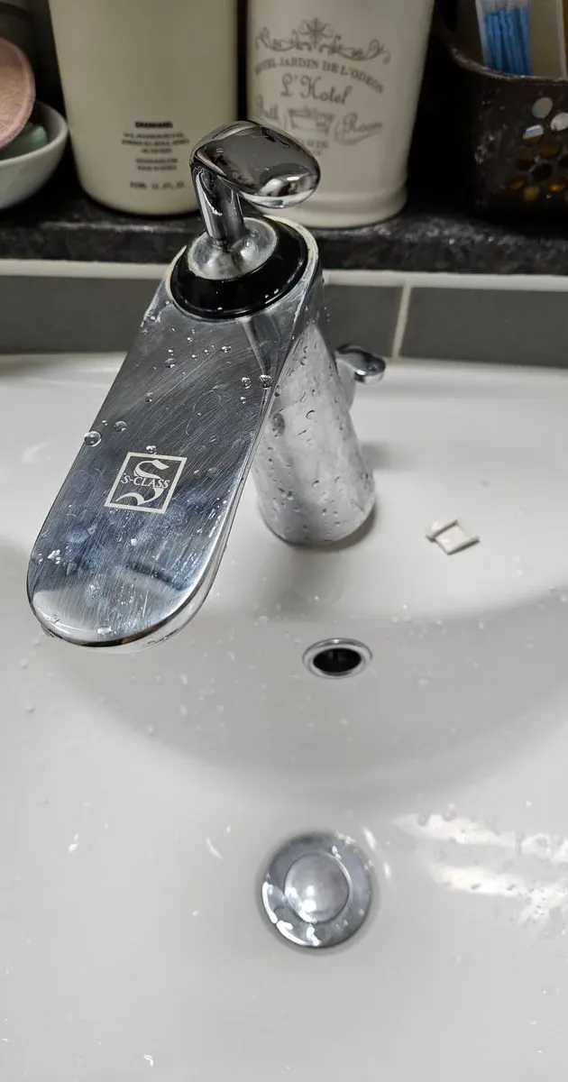 10년 사용한 수전이 흔들려서 교체해야할 것으로 생각하고 부탁드렸는데 꼼꼼히 확인 후 설명해주시고 고장난 부분만 부품 교체해서 수리해주셨어요 너무나 만족스러운 수리