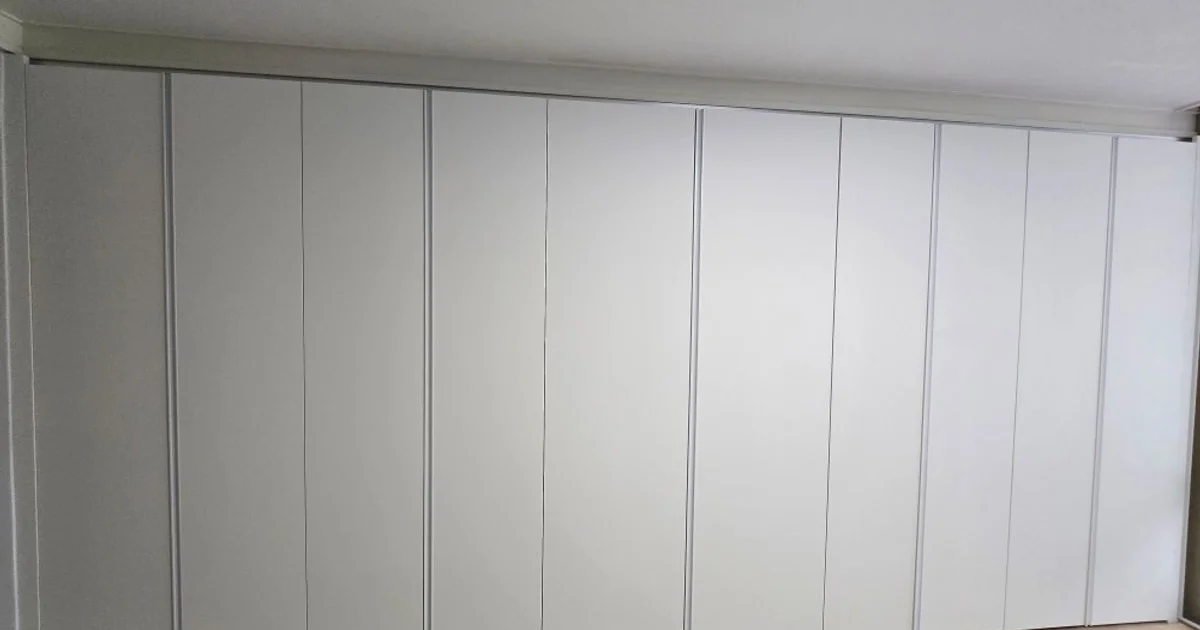 구축아파트 붙밭이장 문 새로 시공했는데 새것처럼 됐네요 그외 베란다 장들주방 싱크대까지 꼼꼼하게 시공 해주셨어요 합리적인 비용에 완성도 높게 돼서 너무 만족스러워요