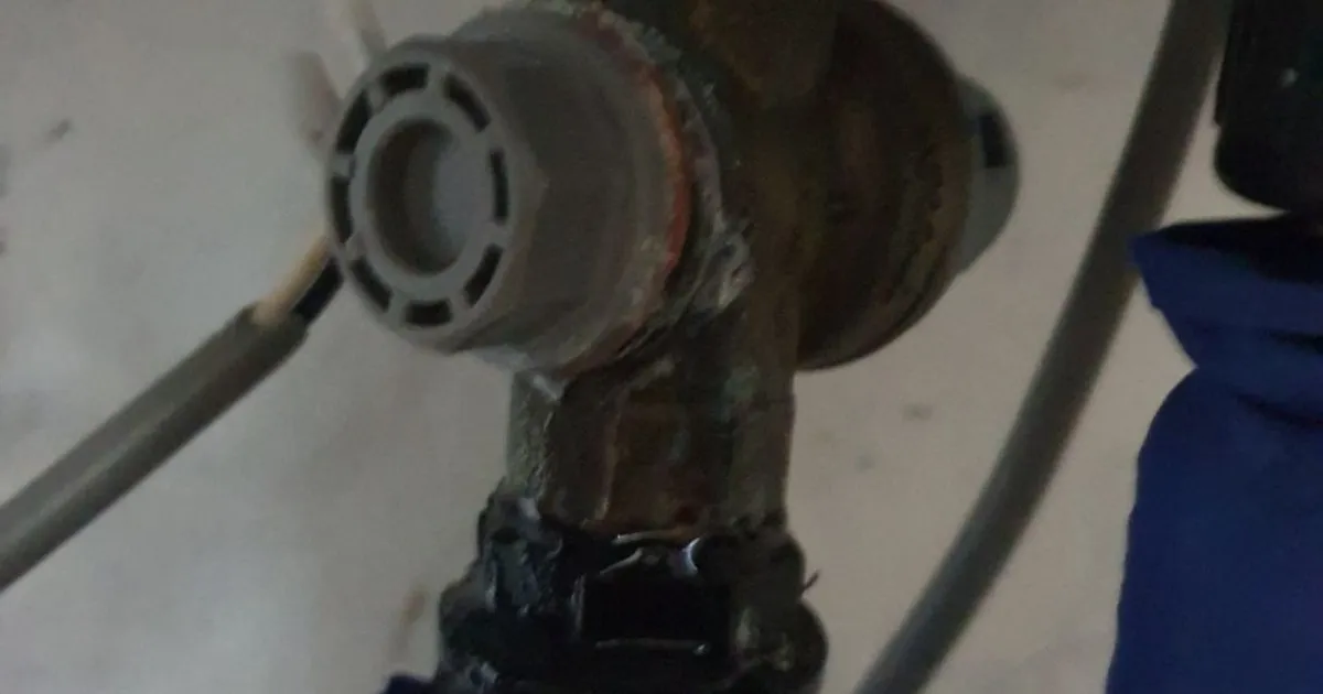 여러군데 견적을 받아서 진행하였으며 가격이 가장 합리적이었습니다 엘리베이터가 교체중이라 높은층인데도 불구하고 괜찮다고 얘기해주시고 교체 작업 이후 어느 부분이