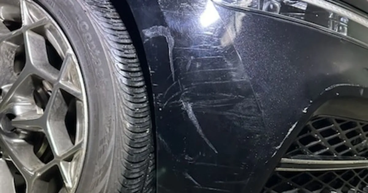 세심하고 친절하게 작업해주셔서 갑사합니다 지하주차장이라는 열악한 작업환경이라 좀 걱정했는데 깨끗하게 마무리 해주셨습니다 수고
