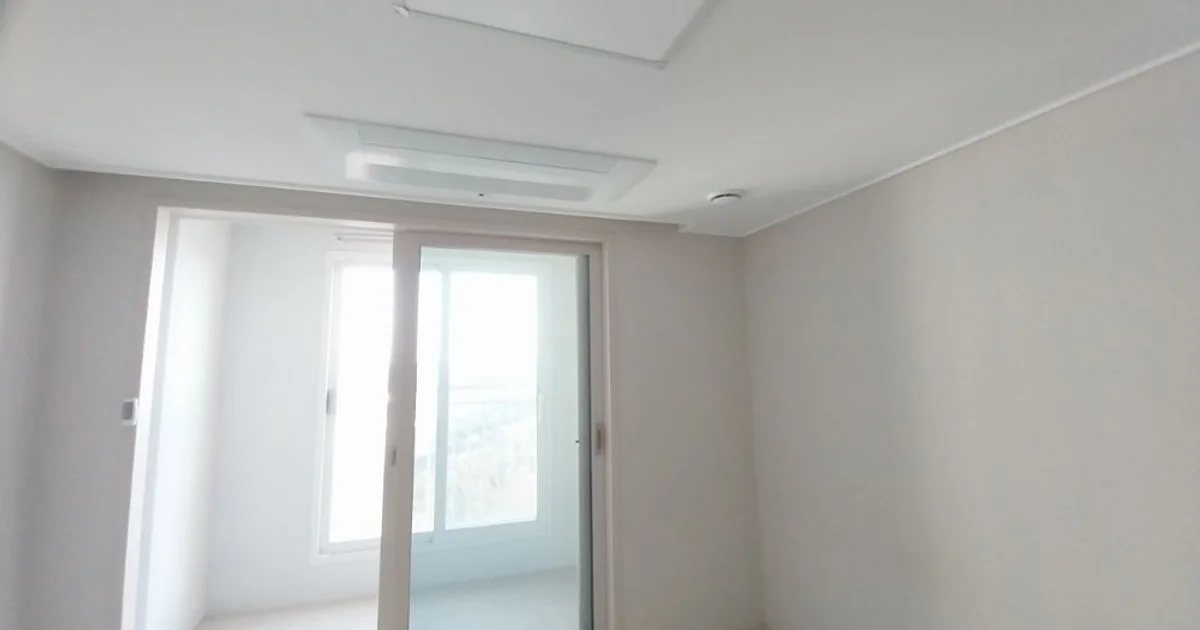 시스템에어컨 꼼꼼하고 깔끔하게 설치해주셨구요 설치끝나고 에어컨작동방법및설치방법 꼼꼼히잘설명해주셔서 너무좋았습니다 전 너무