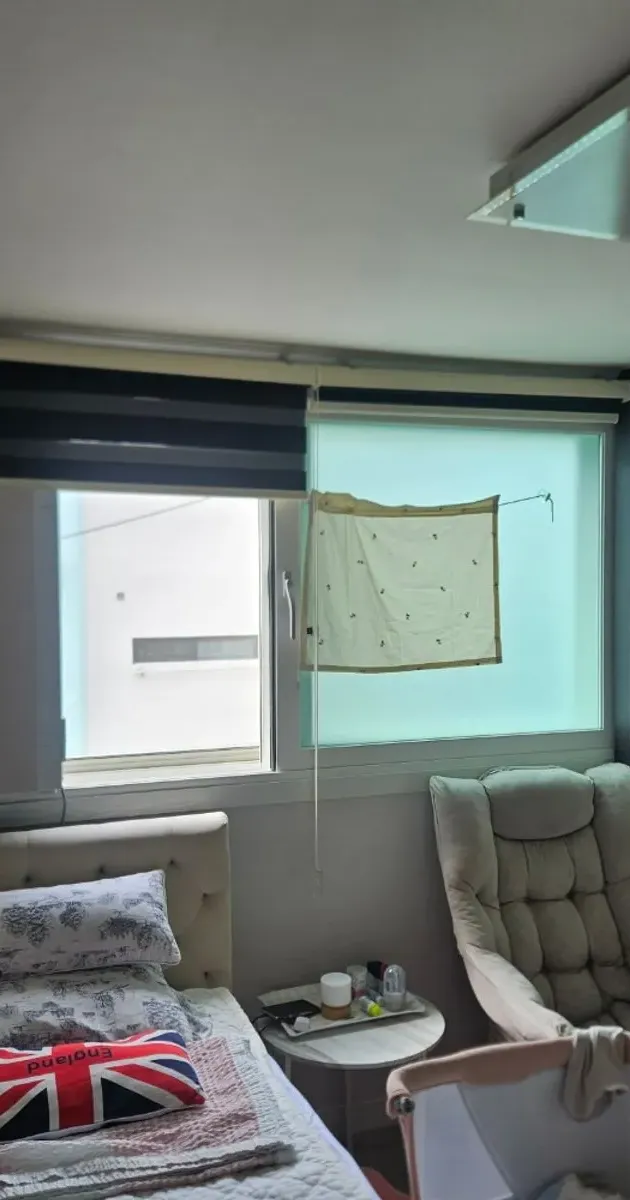 애기가있어 방충망교체를하게되엇는데 합리적인 가격과 시간약속및 작업을 너무깔끔하게해주셨어요 마스크도 쓰고와주시고 최대한 먼지발생