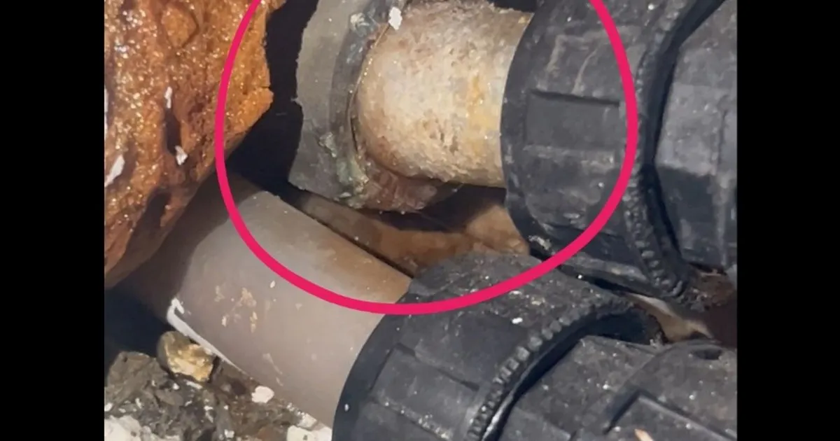 급하게 배관 누수로 연락 드렸는데 30분도 안되서오셔서 후다닥 고쳐주시고 금액도 저렴하게 해주셔서 감사합니다 만족합니다 숨고