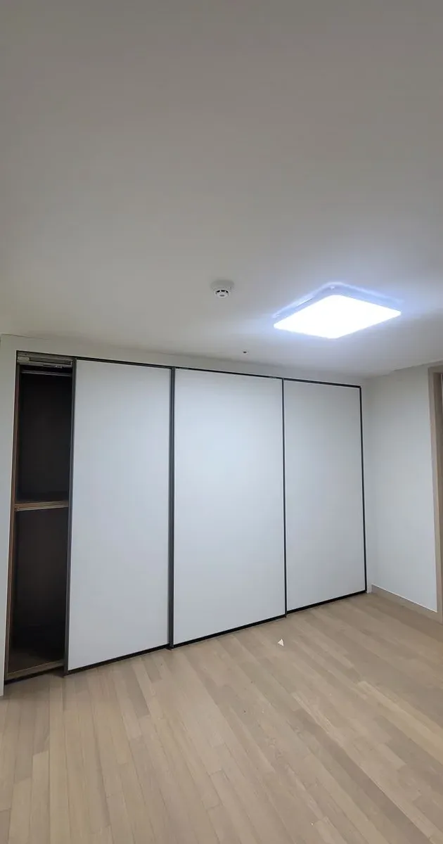 하루만에 작업을 해주셨고 너무 깔끔하고 예쁘게 잘해주셔서 집이 엄청 화사해졌습니다 강추강추 숨고 숨은고수