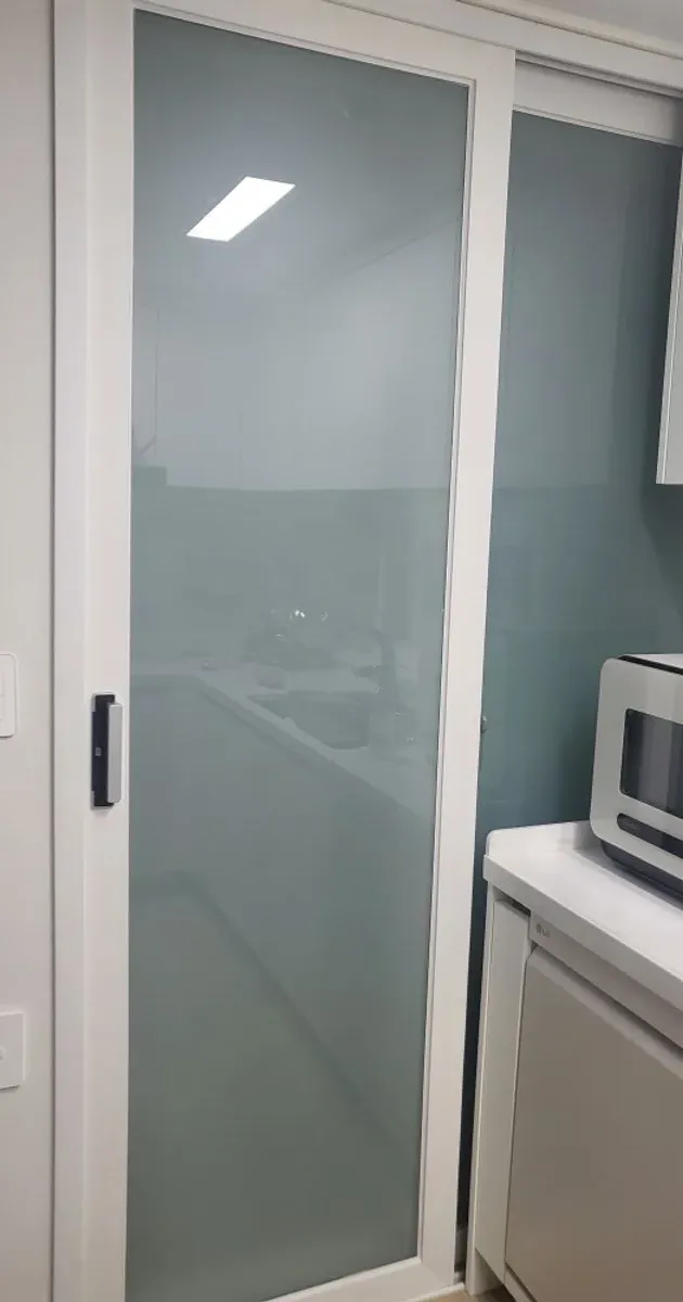 일단 가격이 너무 저렴합니다퀄리티 떨어지지 않아요 젊은신 사장님이셔서 힘도 쌔시고 ㅋ 설치속도와 마감이 깔꼼 하세요