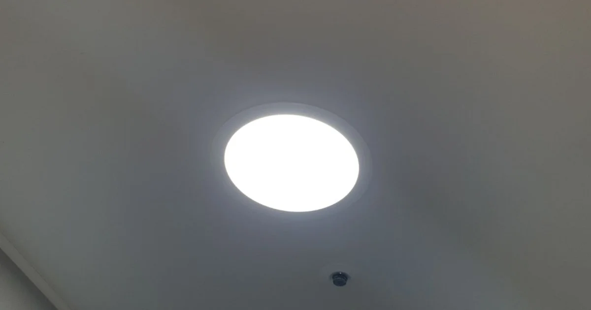 조명교체가 필요했는데 정말 밝은 조명으로 교체를 진행해주셨고 설명또한 꼼꼼하게 잘 해주셨습니다 숨고 숨은고수
