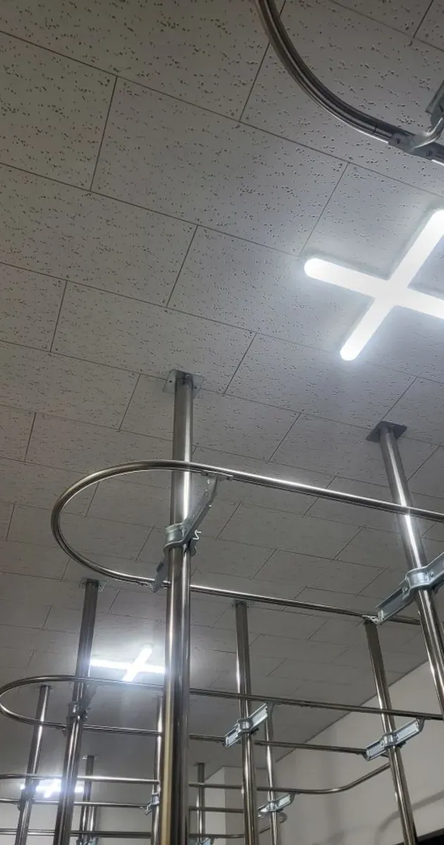 꼼꼼하게 체크후 설치 가격도합리적이고 As에대해서도 설명 작업마무리도 깔끔하게 정리 전반적으로 만족합니다 또 작업부탁할겁니다 쭈