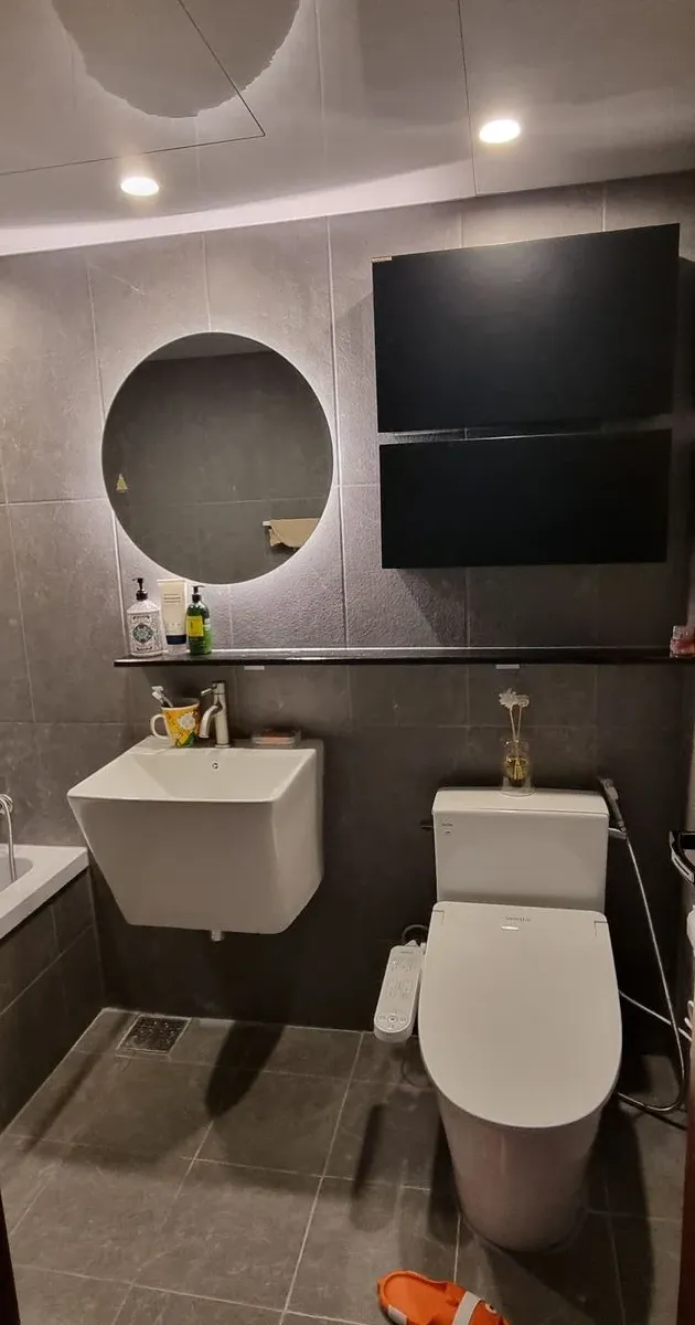 젊은 사장님이 상담도 직접 오셔서 자세히 설명해주시고 일처리도 꼼꼼히 해주셨어요 제가 원하는 타일로 정확히 시공해주셔서 좋았구요 가족모두 만족하며 사용하고 있습니다