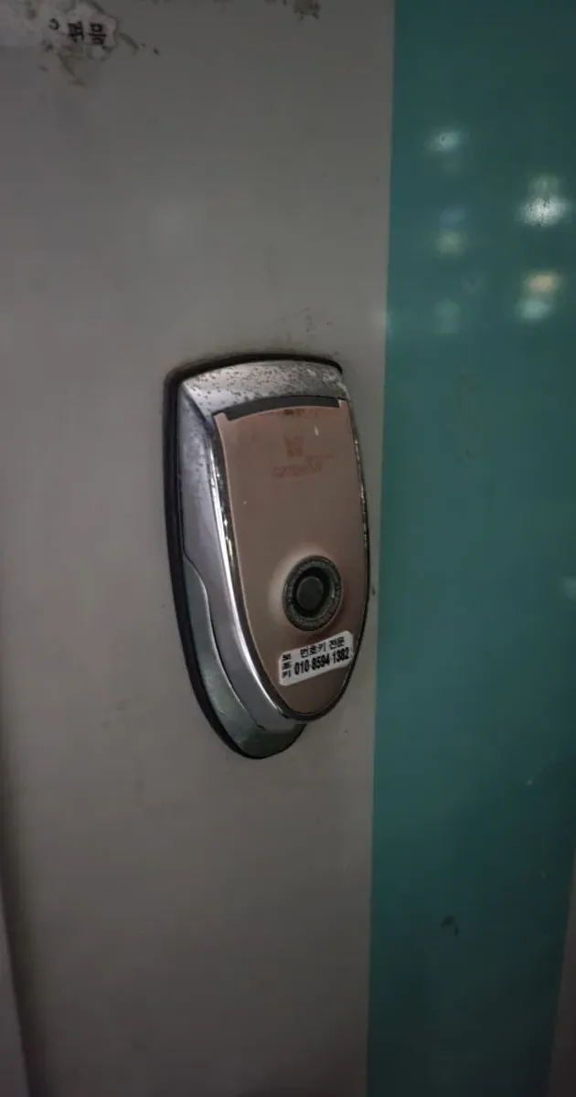 주말인데도 불구하고 빠르게 도어락 교체작업 진행해주셨고 깔끔하게 마무리해주셨습니다 숨고 숨은고수